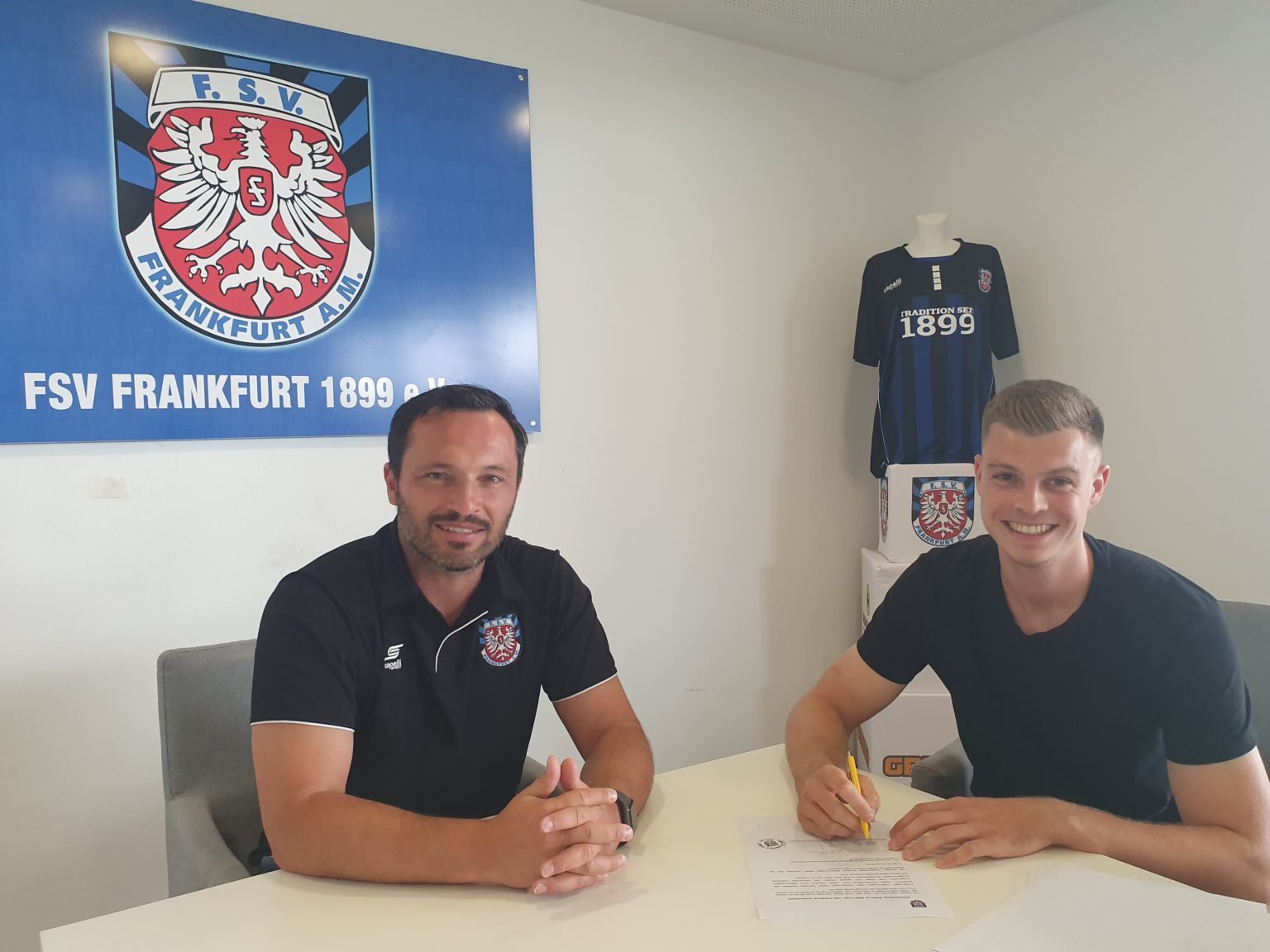 【ᐅᐅ】Jake Hirst wird ein Schwarzblauer ᐅ Regionalliga OnlinePortale Südwest